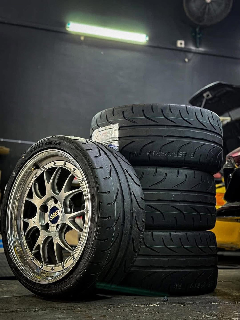 Vitour Tempesta Enzo V-02R – Vitour Performance Tires